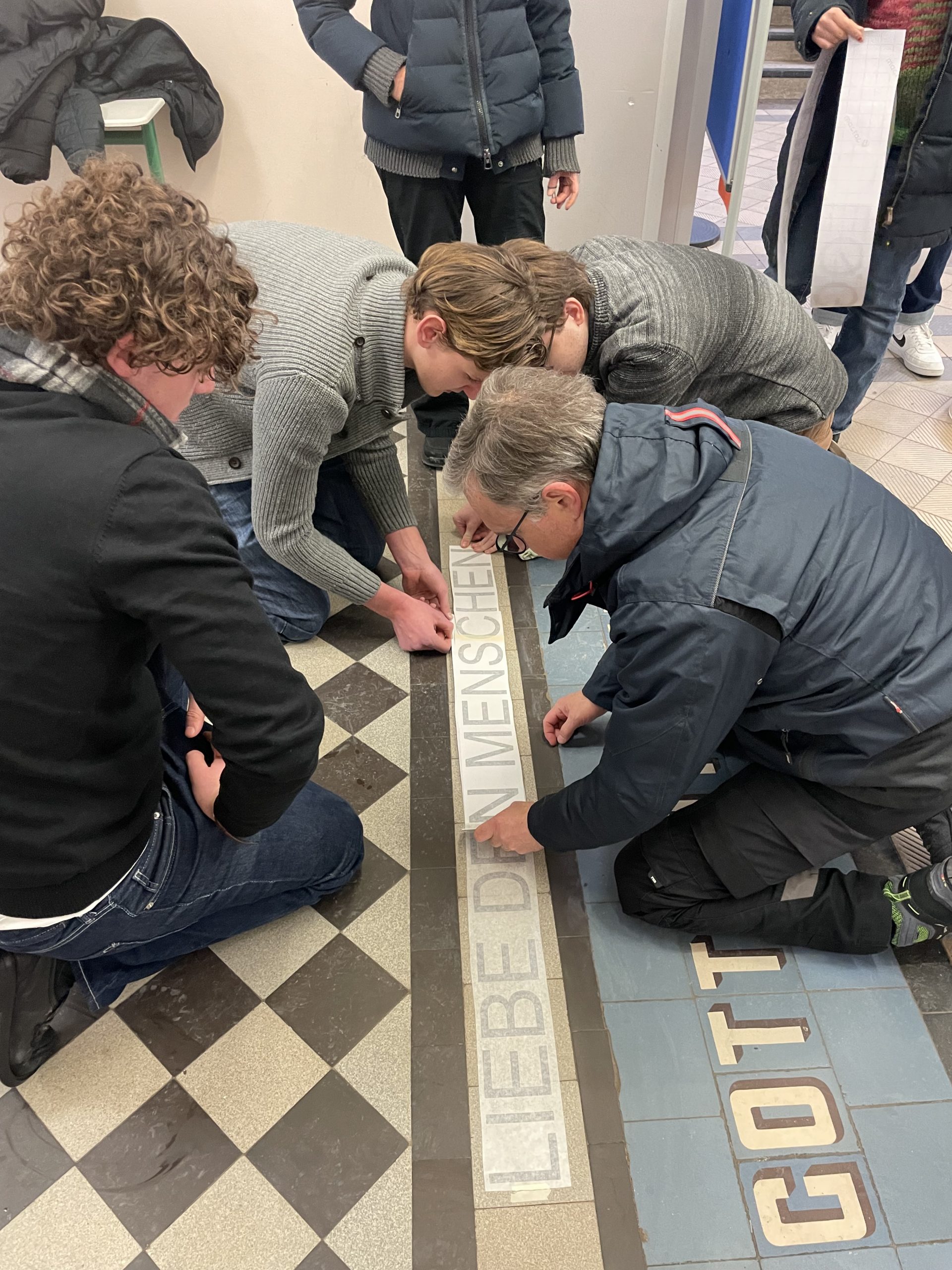 Erinnerung, die sichtbar wird – Schüler:innen setzen Zeichen am ...