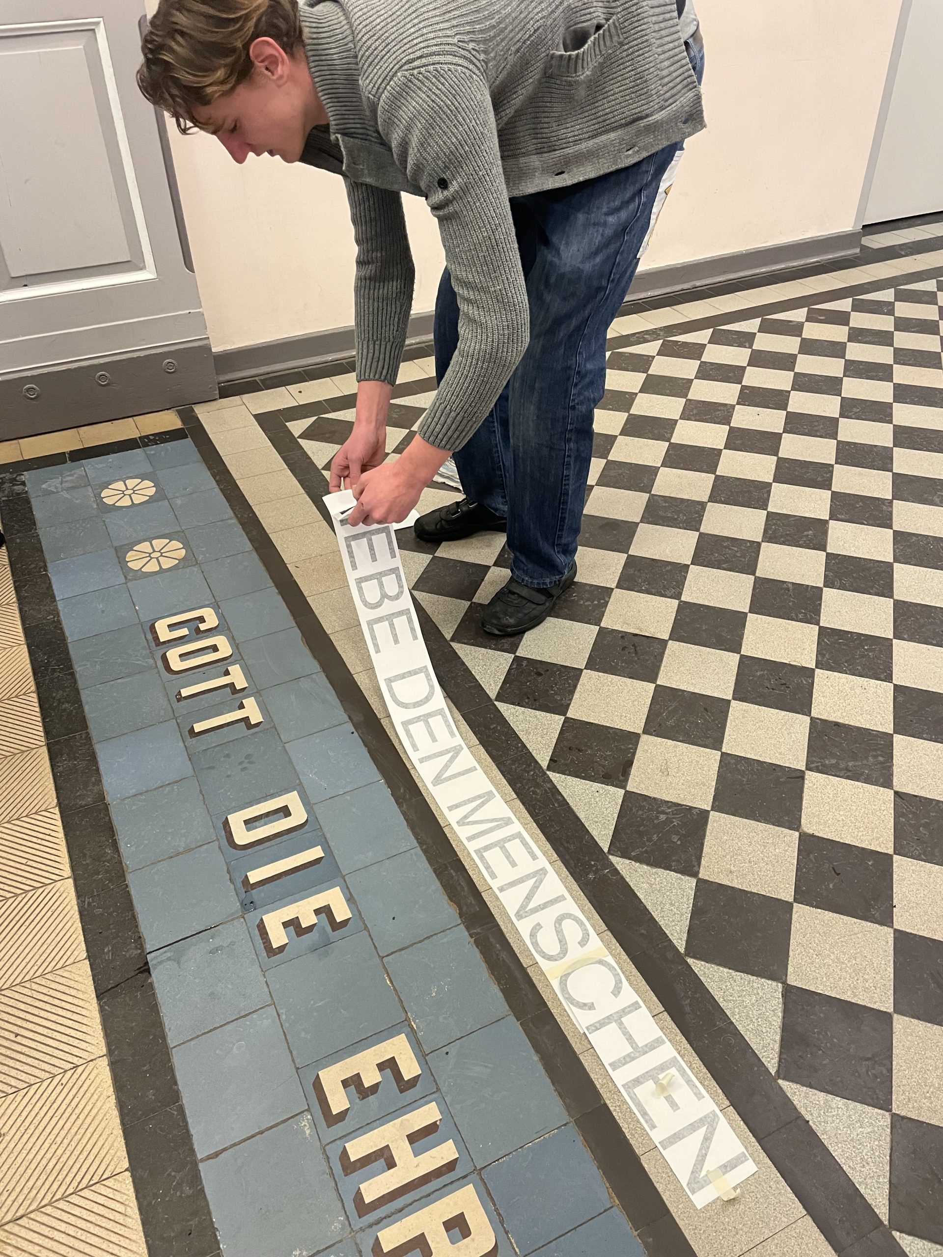 Erinnerung, die sichtbar wird – Schüler:innen setzen Zeichen am ...