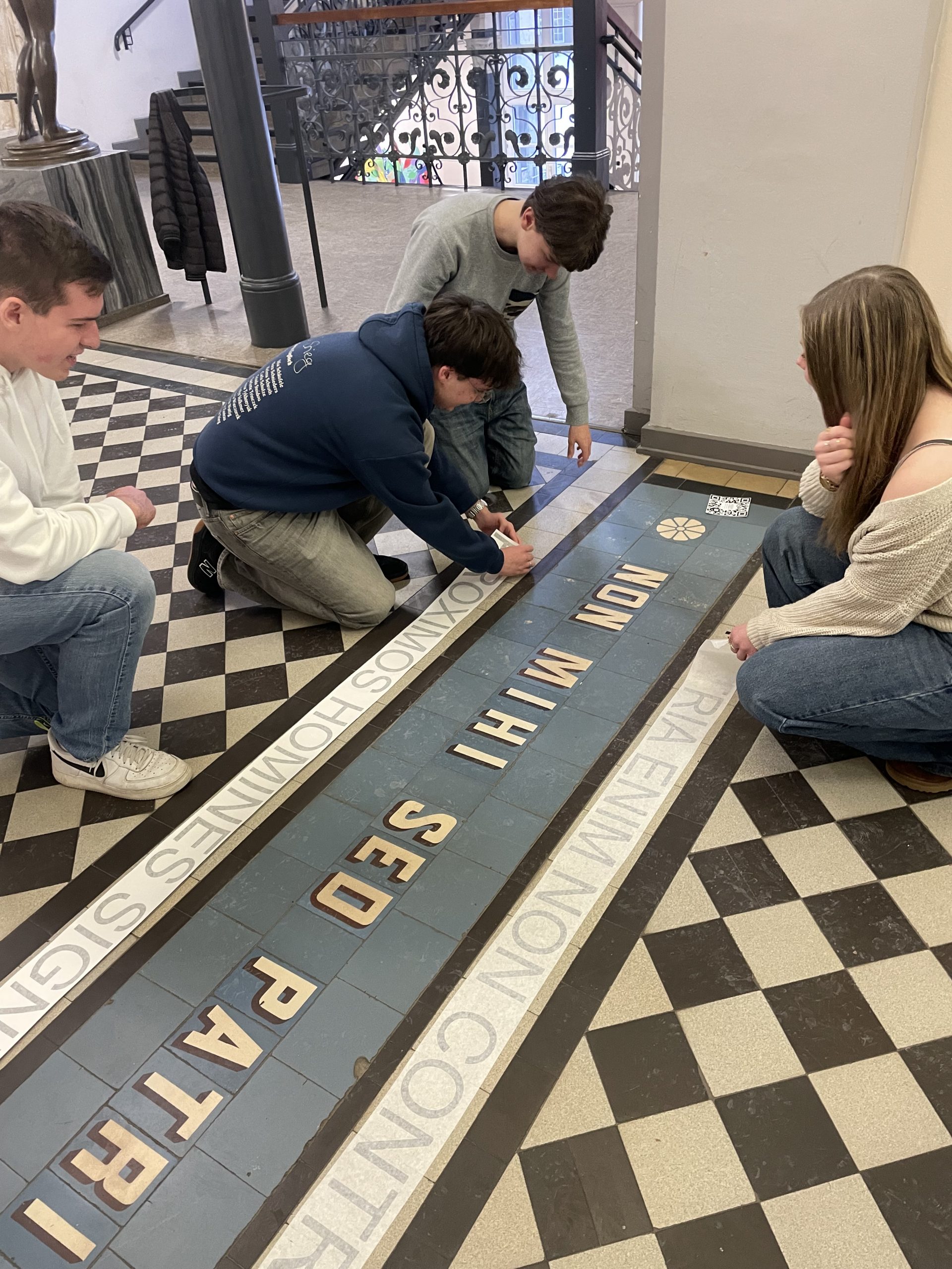 Erinnerung, die sichtbar wird – Schüler:innen setzen Zeichen am ...